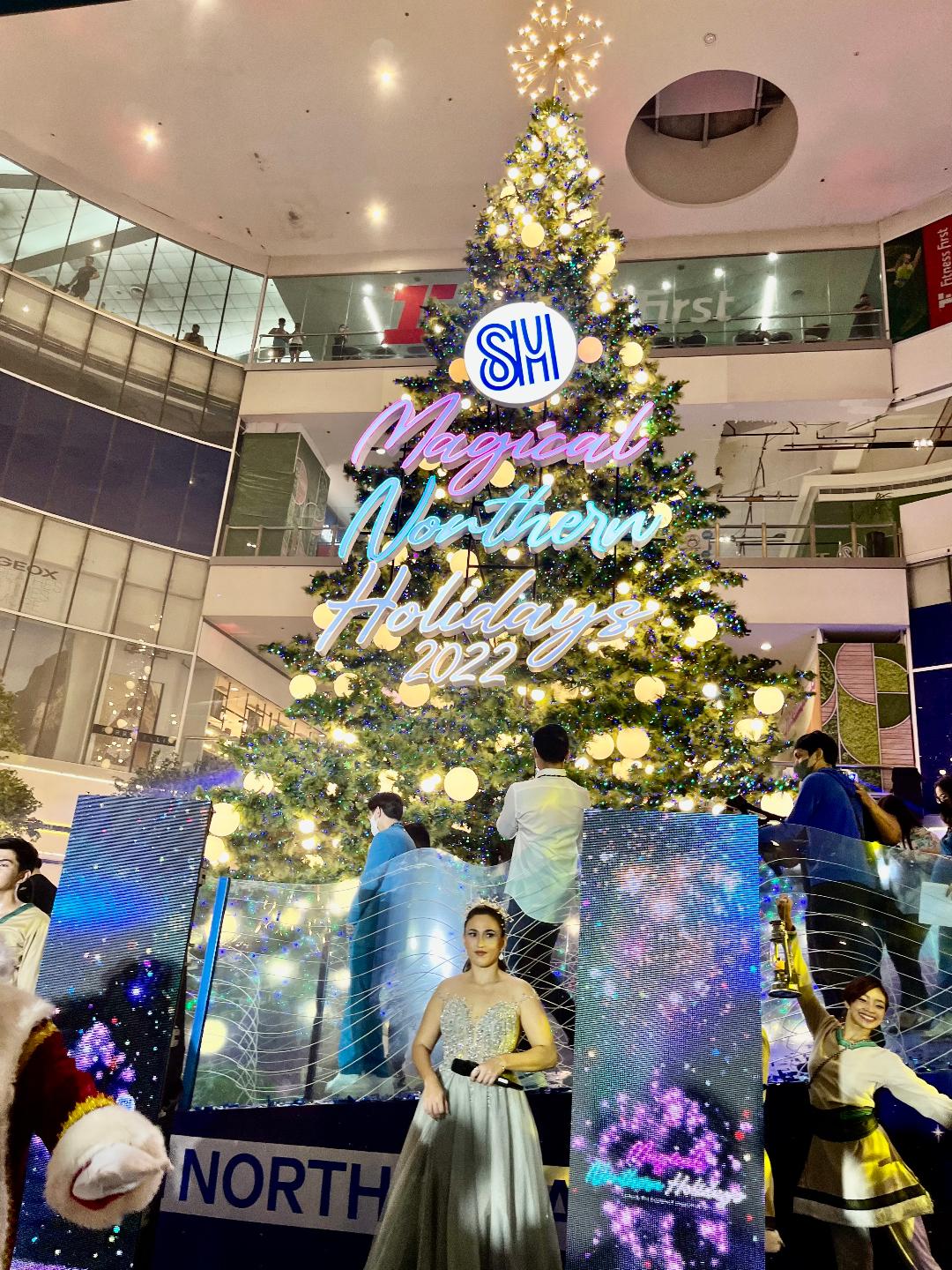 Merry Christmas from SM Supermalls! – Vic-Vic Bautista